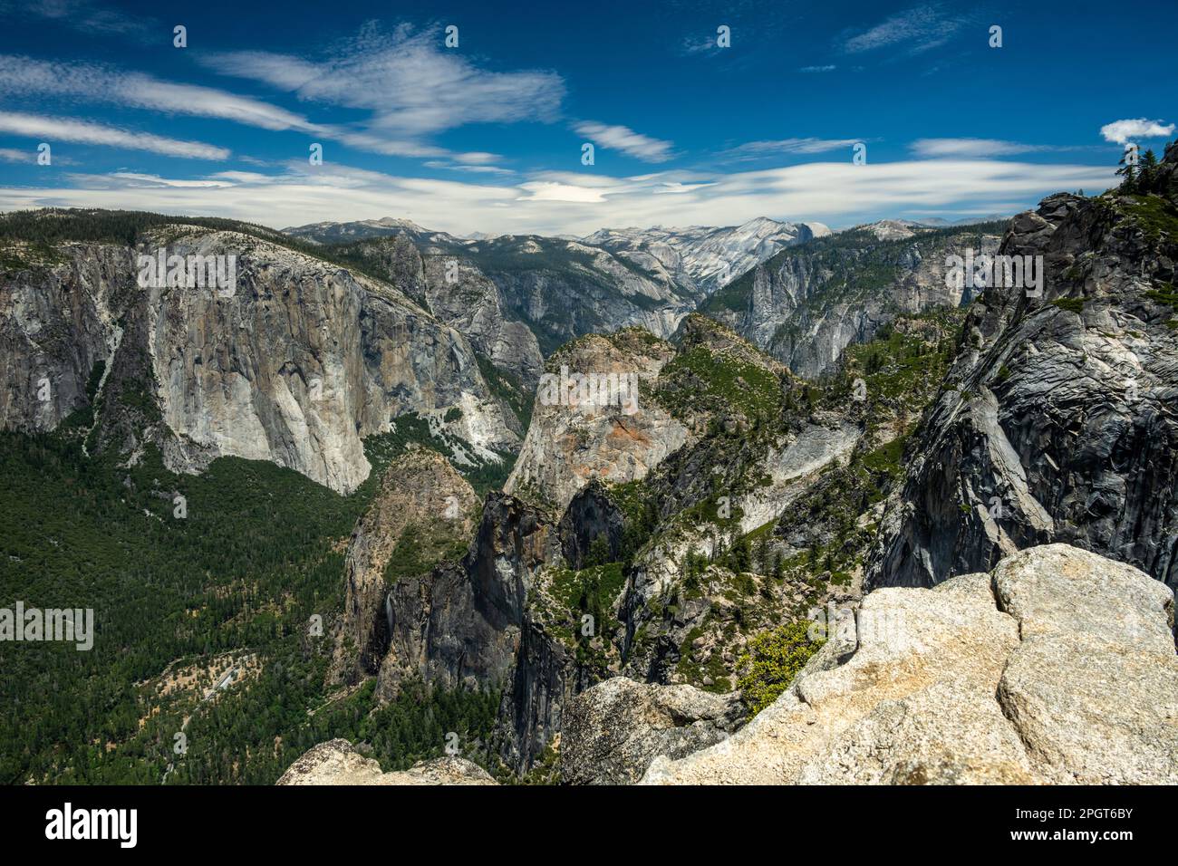 Yosemite valley from dewey point hi-res stock photography and images ...