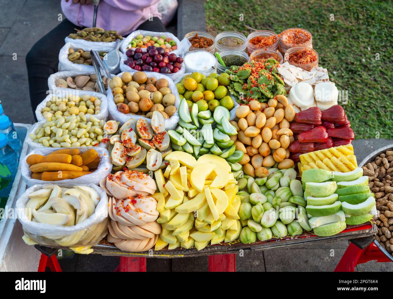 Colorful fruit display hi-res stock photography and images - Alamy