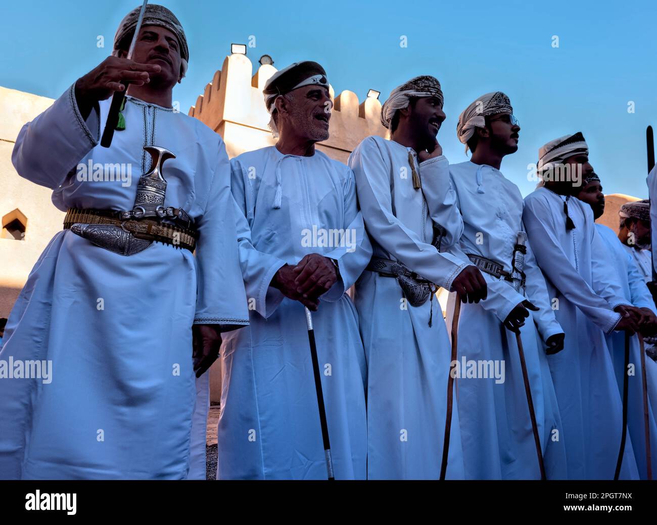 Oman sword dance hi-res stock photography and images - Alamy