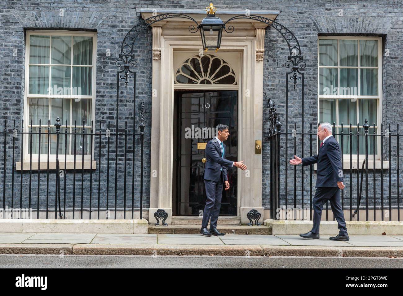 Israel prime minister10 downing street hi-res stock photography and ...