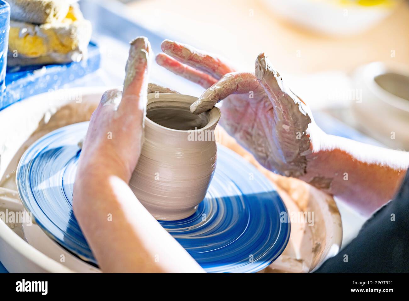 Hand shaped pottery hi-res stock photography and images - Alamy