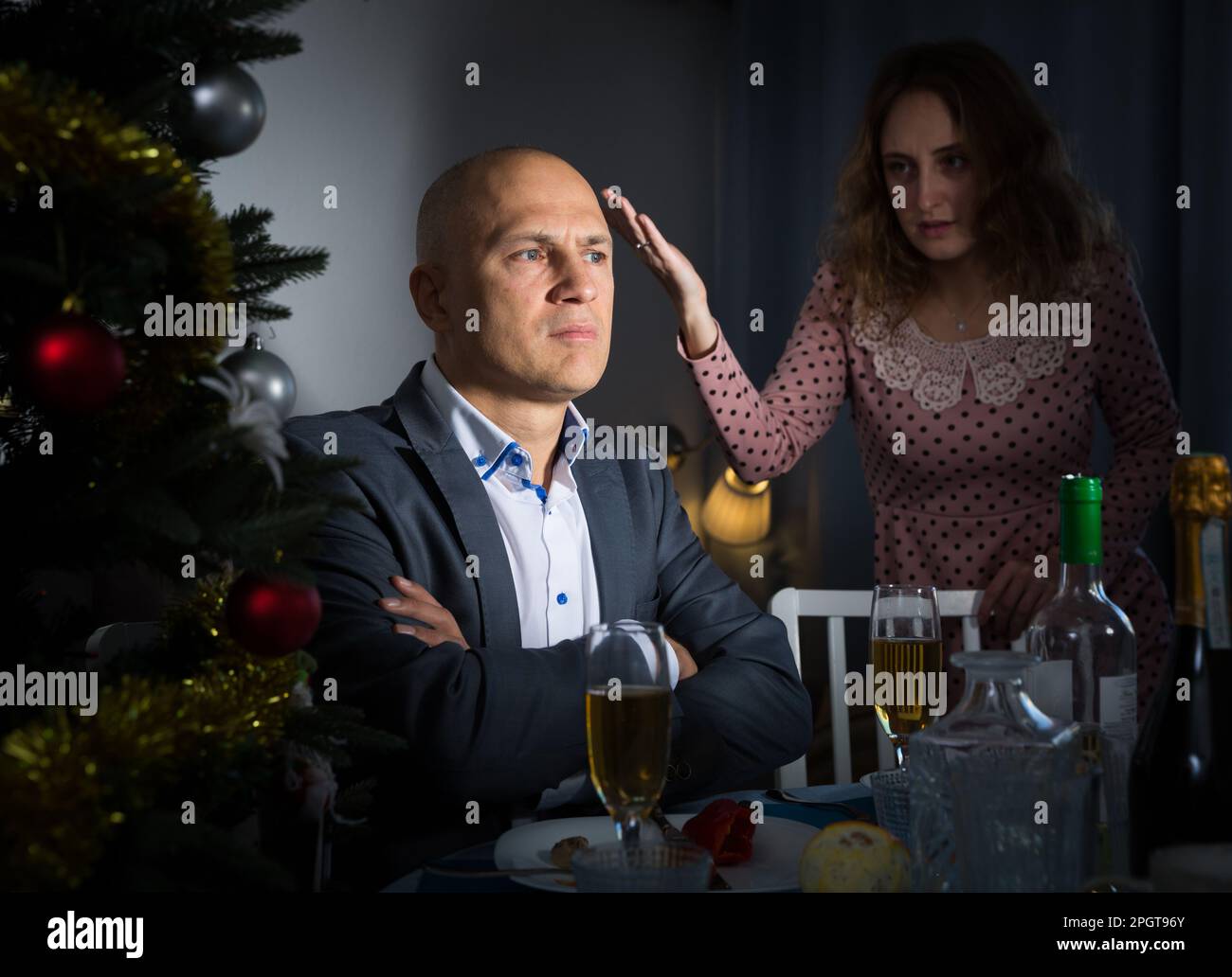 Couple arguing christmas hi-res stock photography and images - Alamy