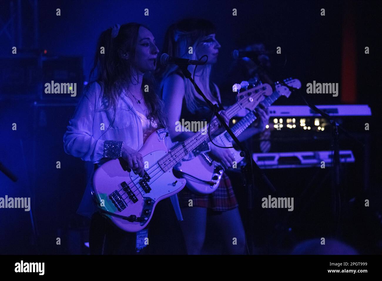 Baby of the bunch singing hi-res stock photography and images - Alamy