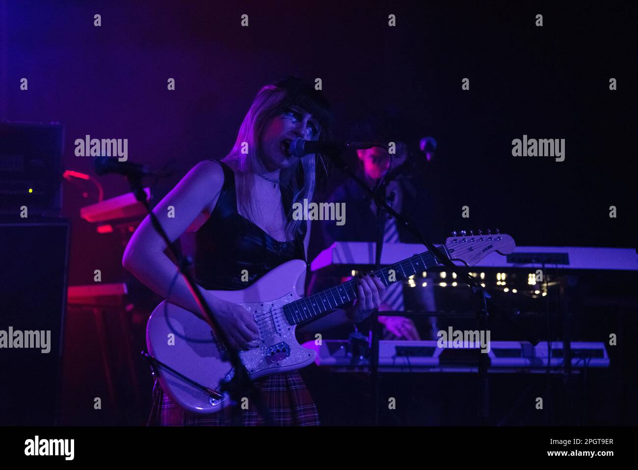 Baby of the bunch singing hi-res stock photography and images - Alamy