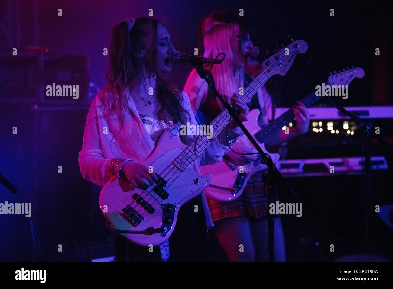 Baby of the bunch singing hi-res stock photography and images - Alamy