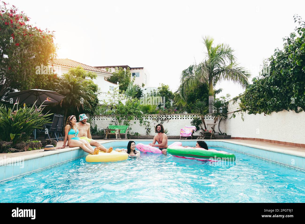 South beach pool party hi-res stock photography and images - Alamy