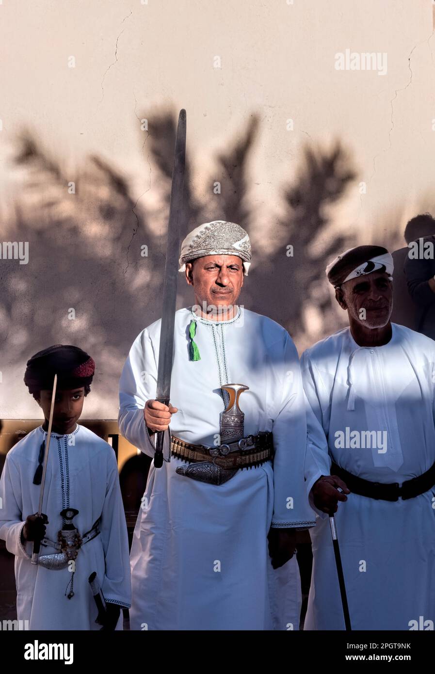 Oman sword dance hi-res stock photography and images - Alamy