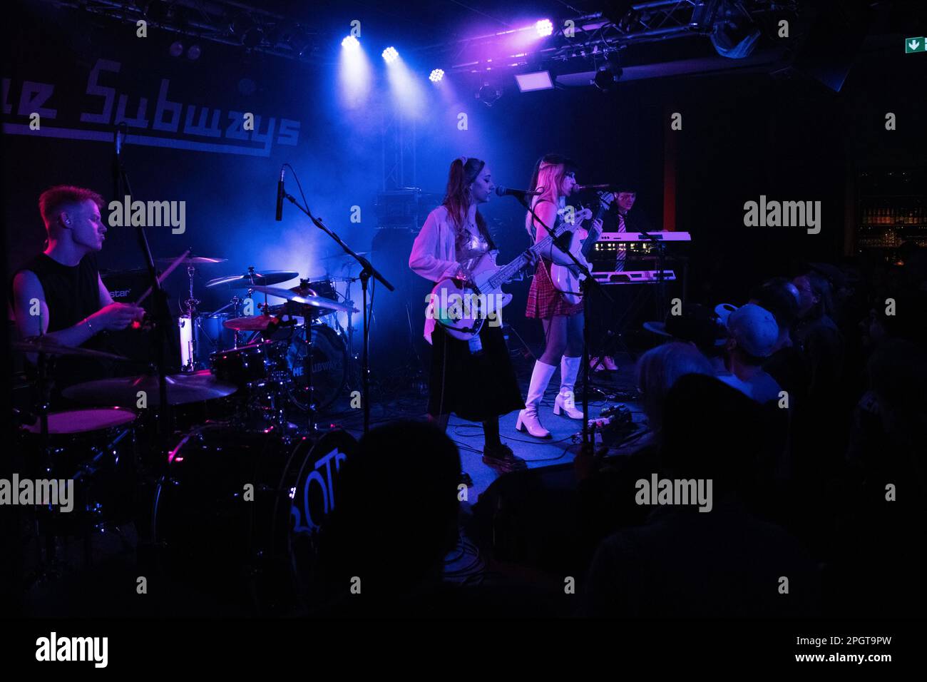 Baby of the bunch singing hi-res stock photography and images - Alamy