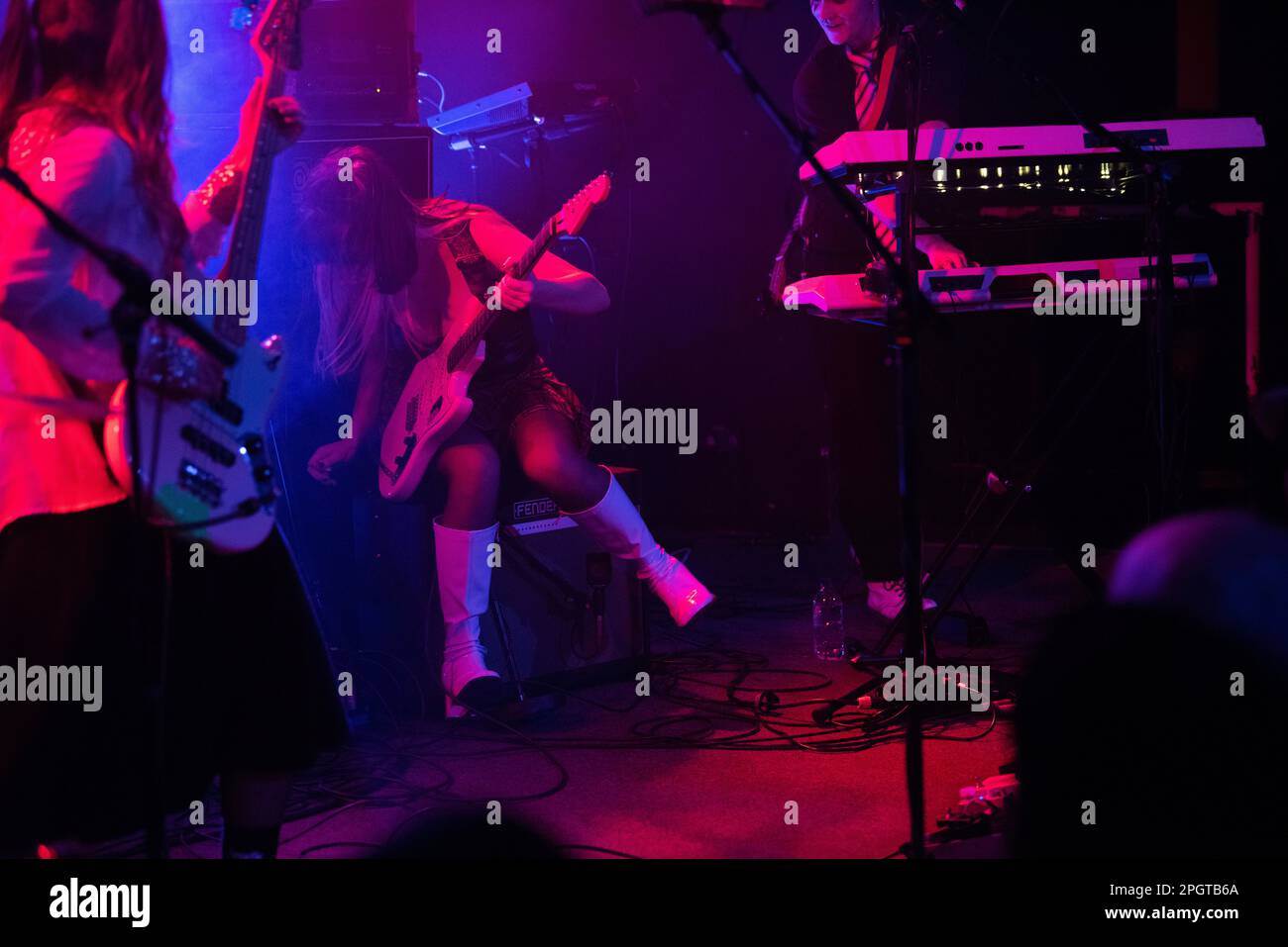 Baby of the bunch singing hi-res stock photography and images - Alamy