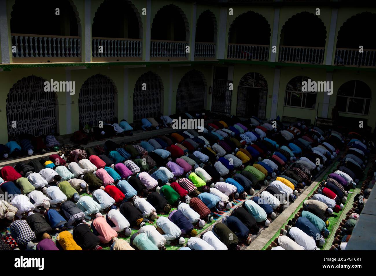 Kathmandu, Nepal. 24th Mar, 2023. Muslims pray during the Islamic holy ...
