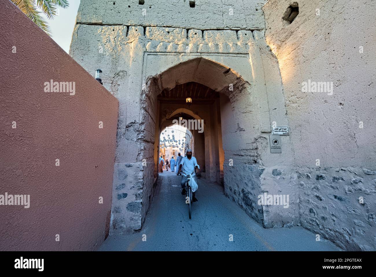 Street scenes in the old city, Nizwa, Oman Stock Photo - Alamy