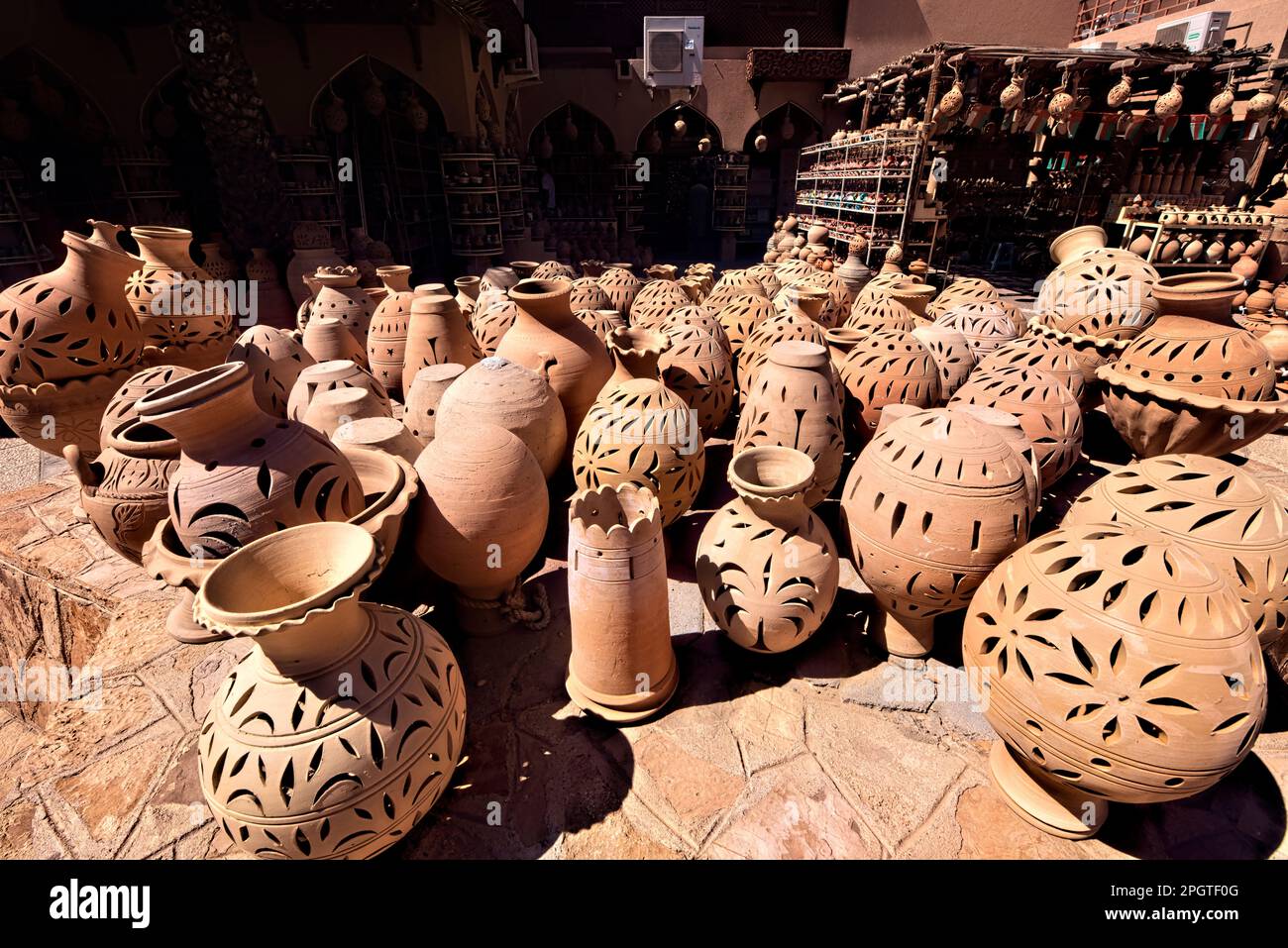 Pottery for sale in the Nizwa Souq, Nizwa, Oman Stock Photo - Alamy