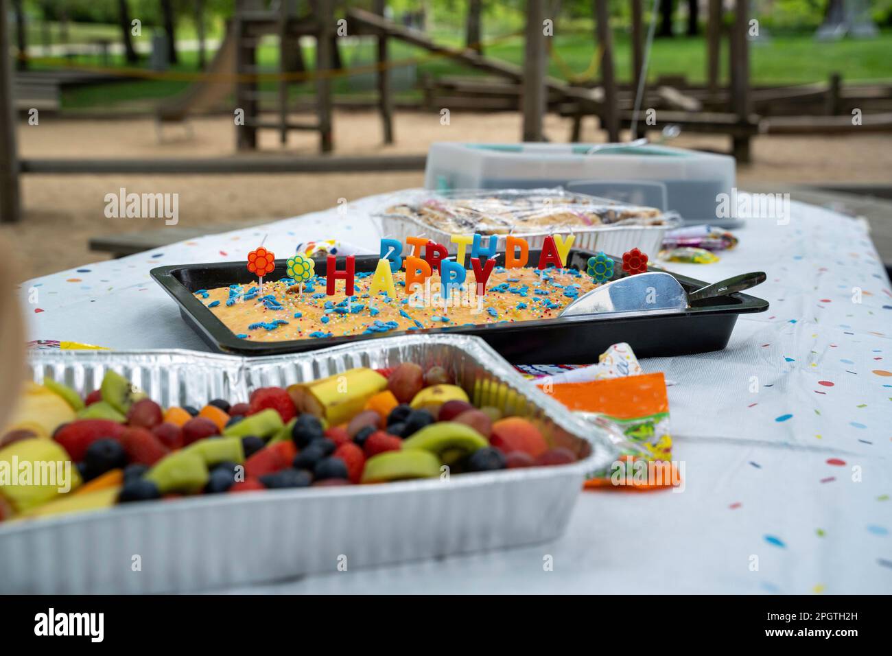 Birthday cake at park hi-res stock photography and images - Alamy