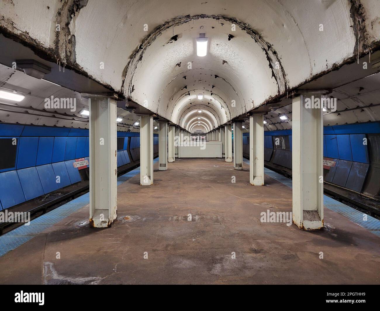 Abandoned subway hi-res stock photography and images - Alamy