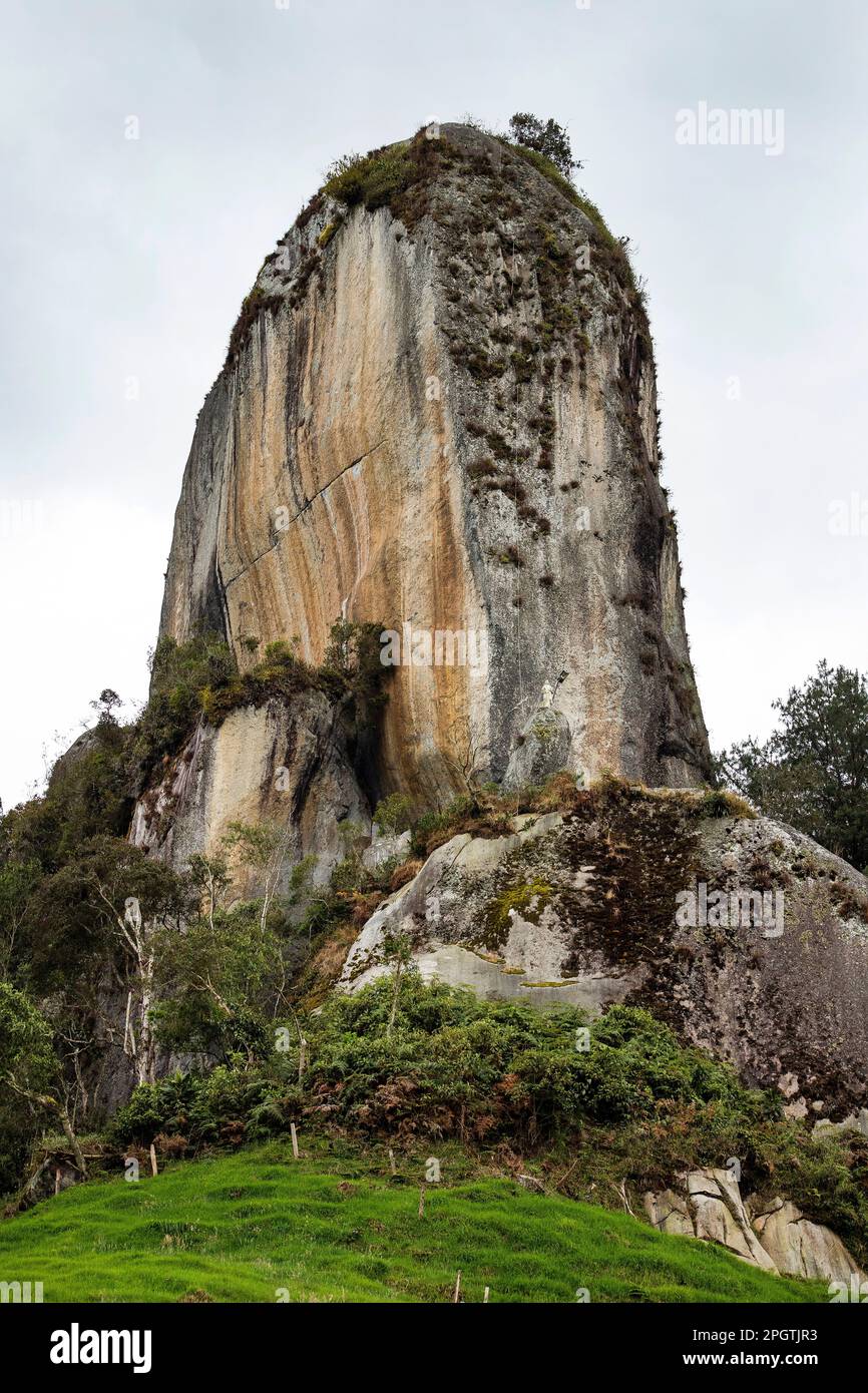 The stone Entrerríos is a monolith 22 meters high above ground level ...