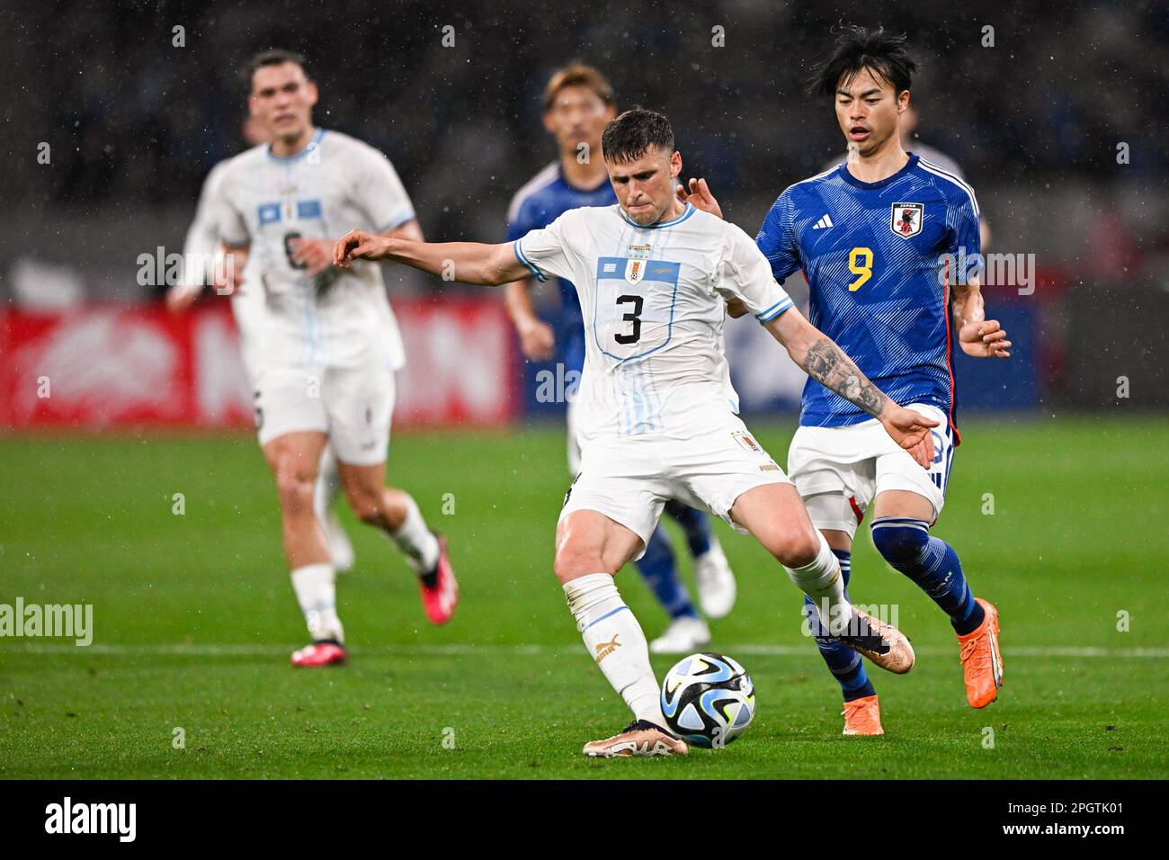 TOKYO, JAPAN - MARCH 24: Giovanni Gonzalez of Uruguay battles for the ...