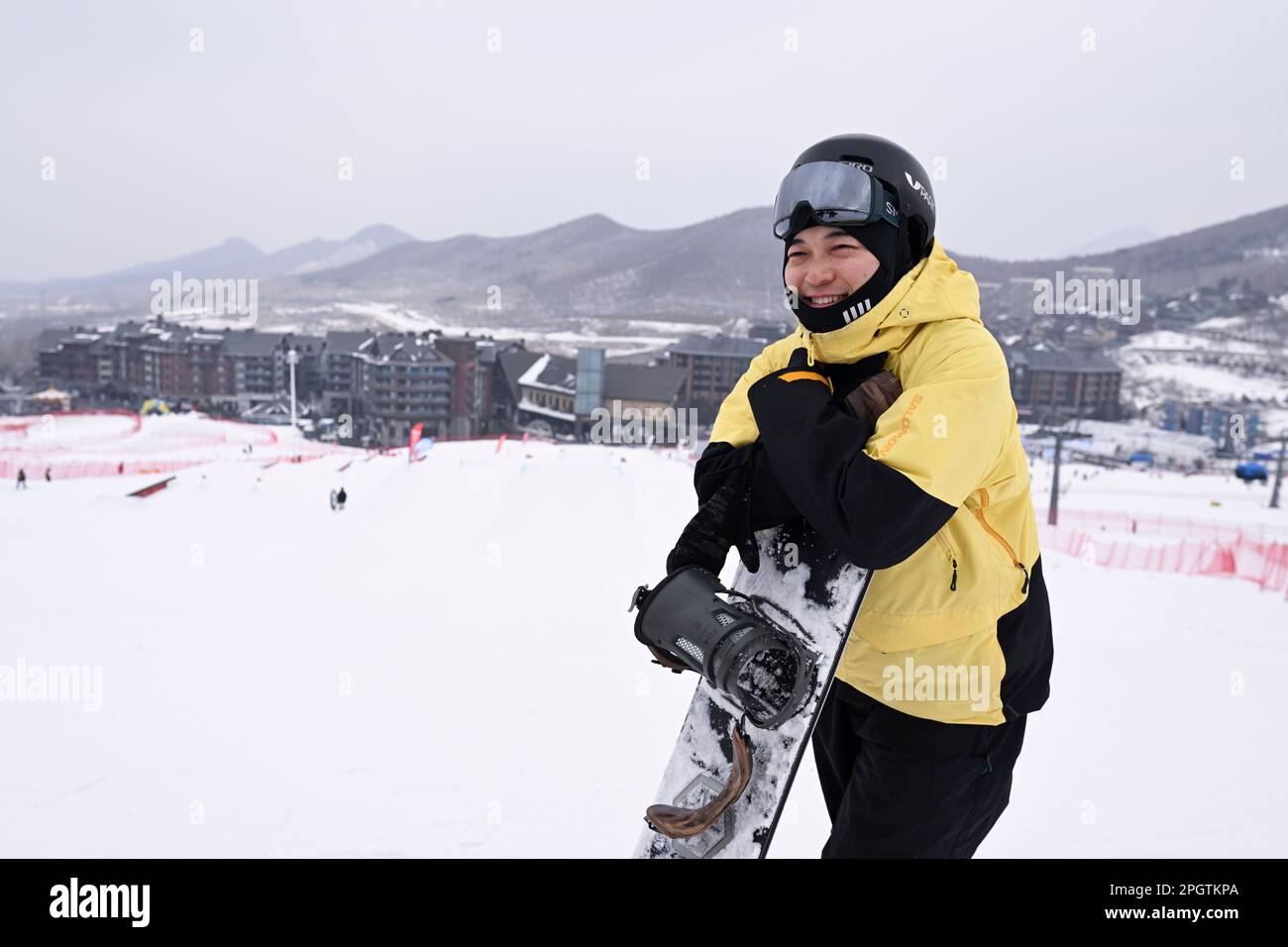 (230324) -- CHANGCHUN, March 24, 2023 (Xinhua) -- Wei Wei poses for ...