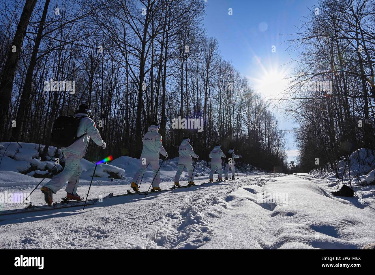 (230324) -- CHANGCHUN, March 24, 2023 (Xinhua) -- Police officers ...