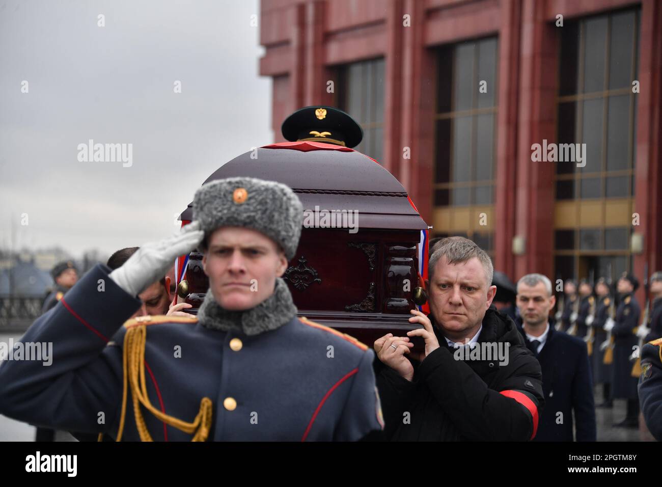 Moscow region. Mytishchi. The removal of the coffin with the body of ...