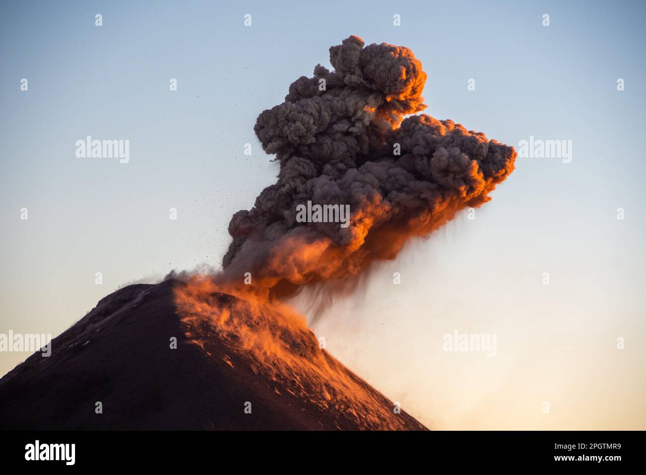 Volcanes guatemala hi-res stock photography and images - Alamy