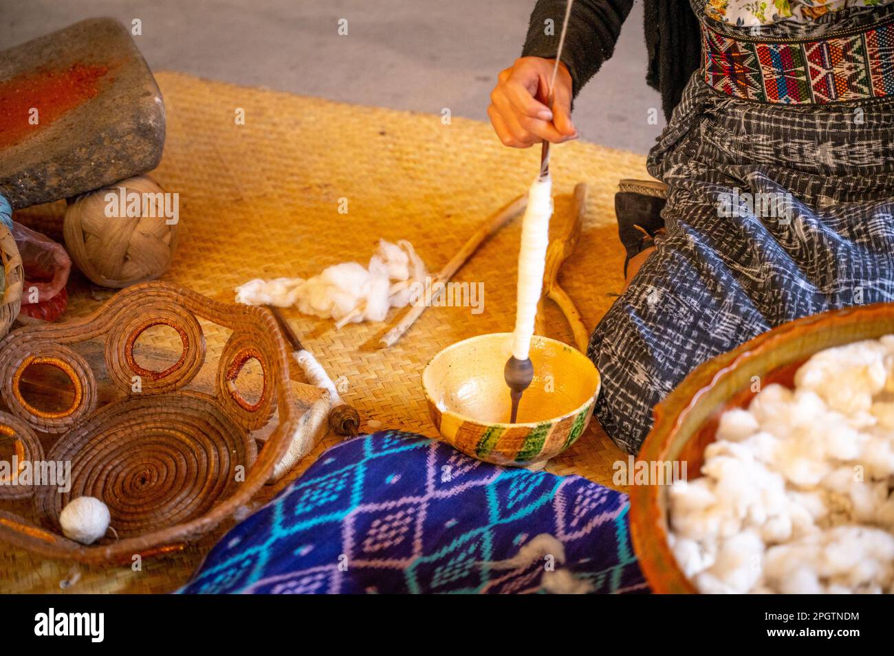 Guatemalan Woman explaining how cotton turns into thread in San Juan la ...
