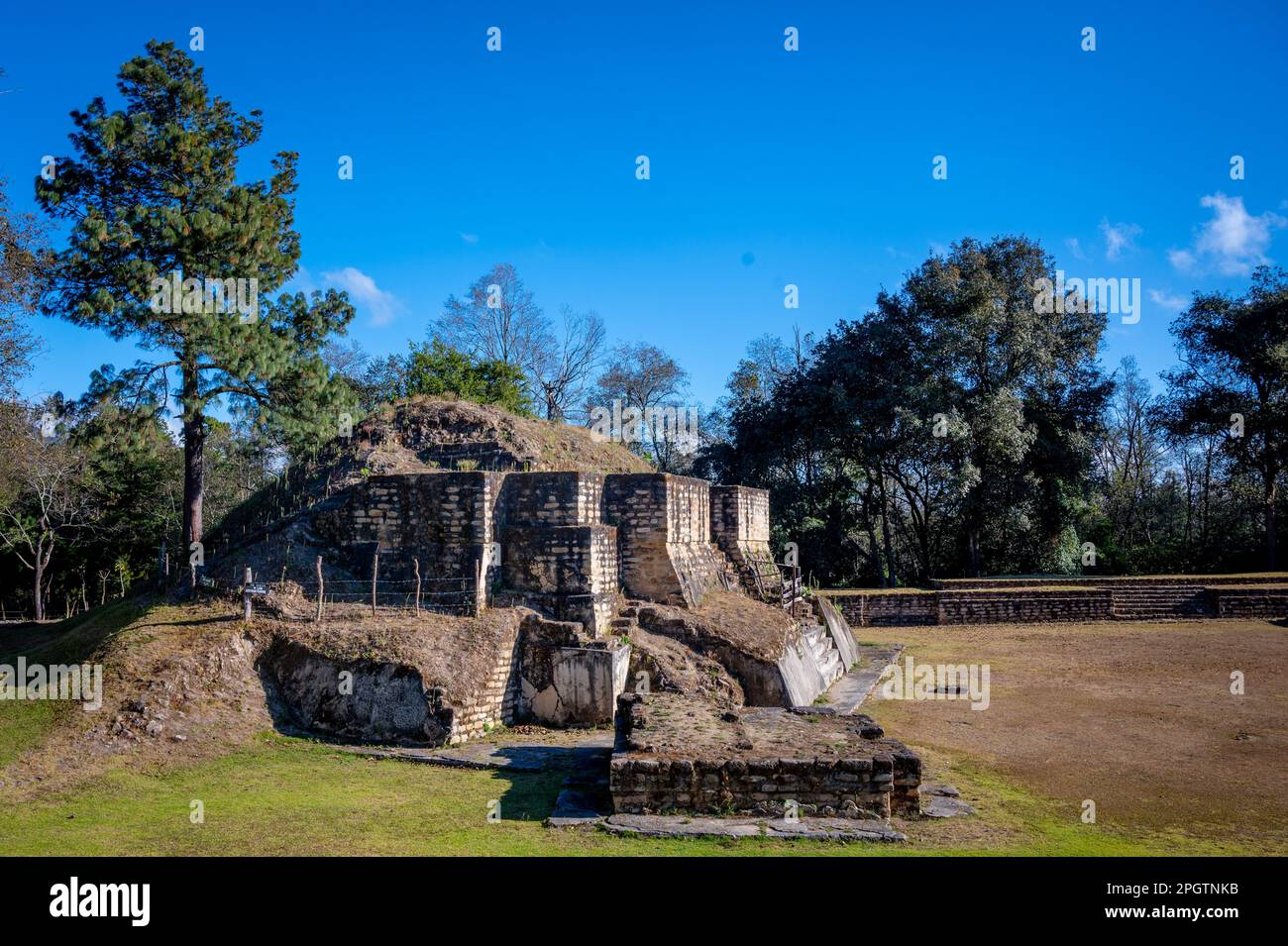 Iximche ruins in Guatemala Stock Photo - Alamy