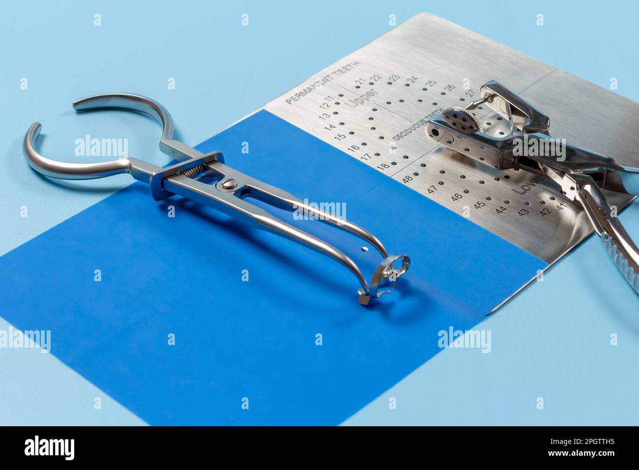 Punch forceps hi-res stock photography and images - Alamy