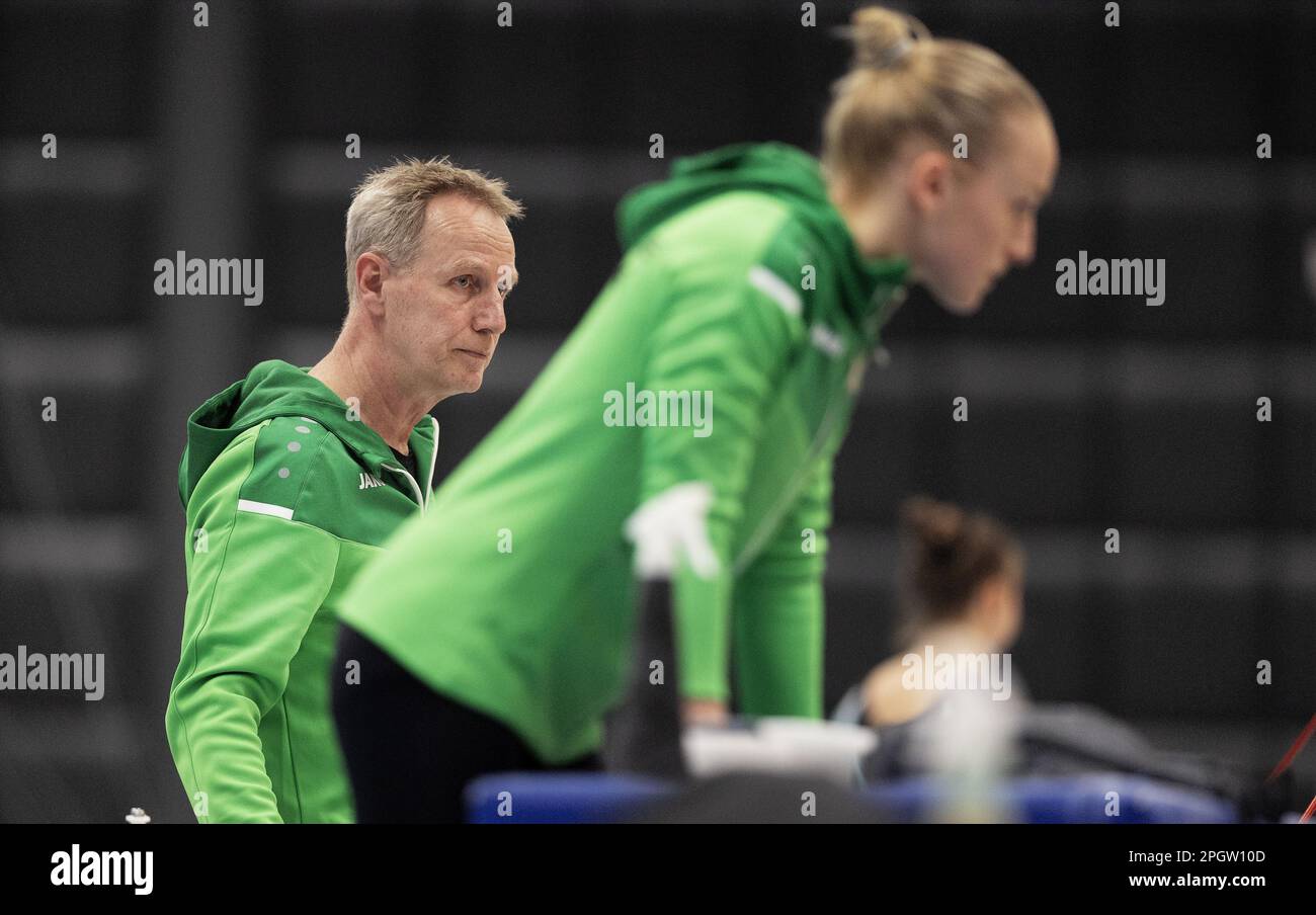 ROTTERDAM - Vincent Wevers (l) and Sanne Wevers in action during the ...