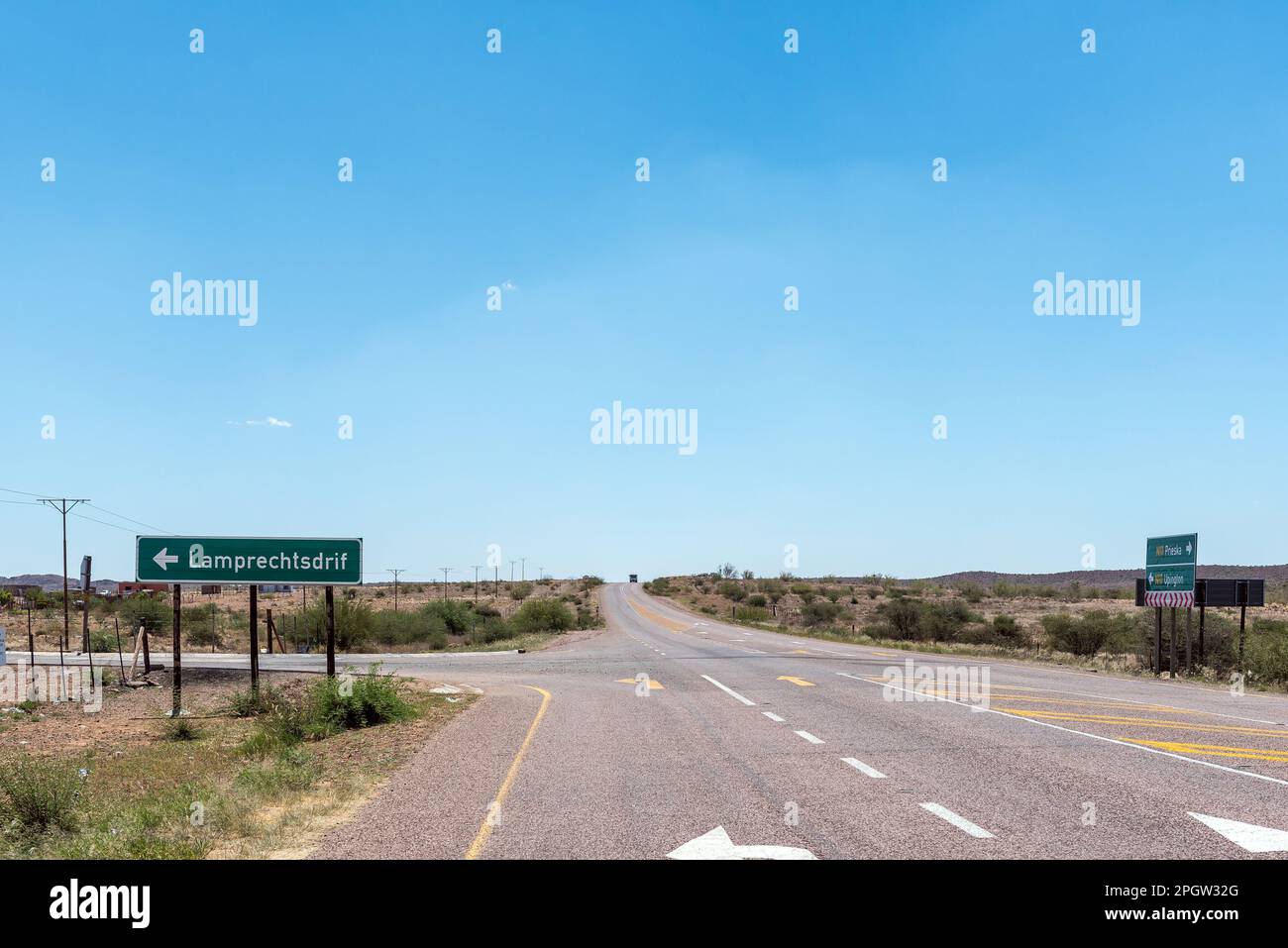 The junction on road N10 at Lamprechtsdrif in the Northern Cape ...