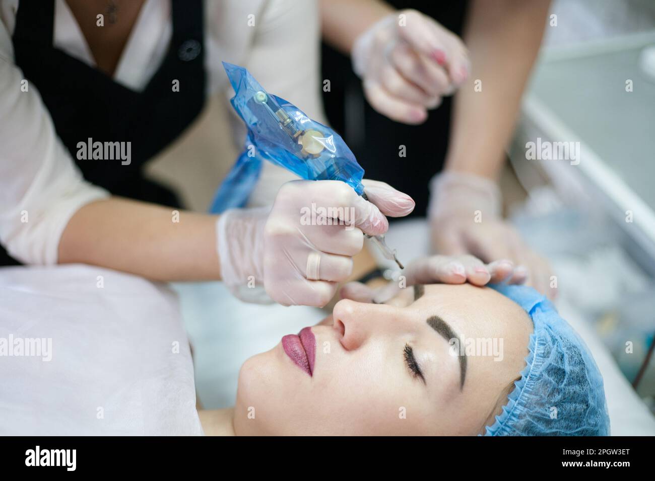 permanent makeup class tattoo eyebrow microblading Stock Photo - Alamy