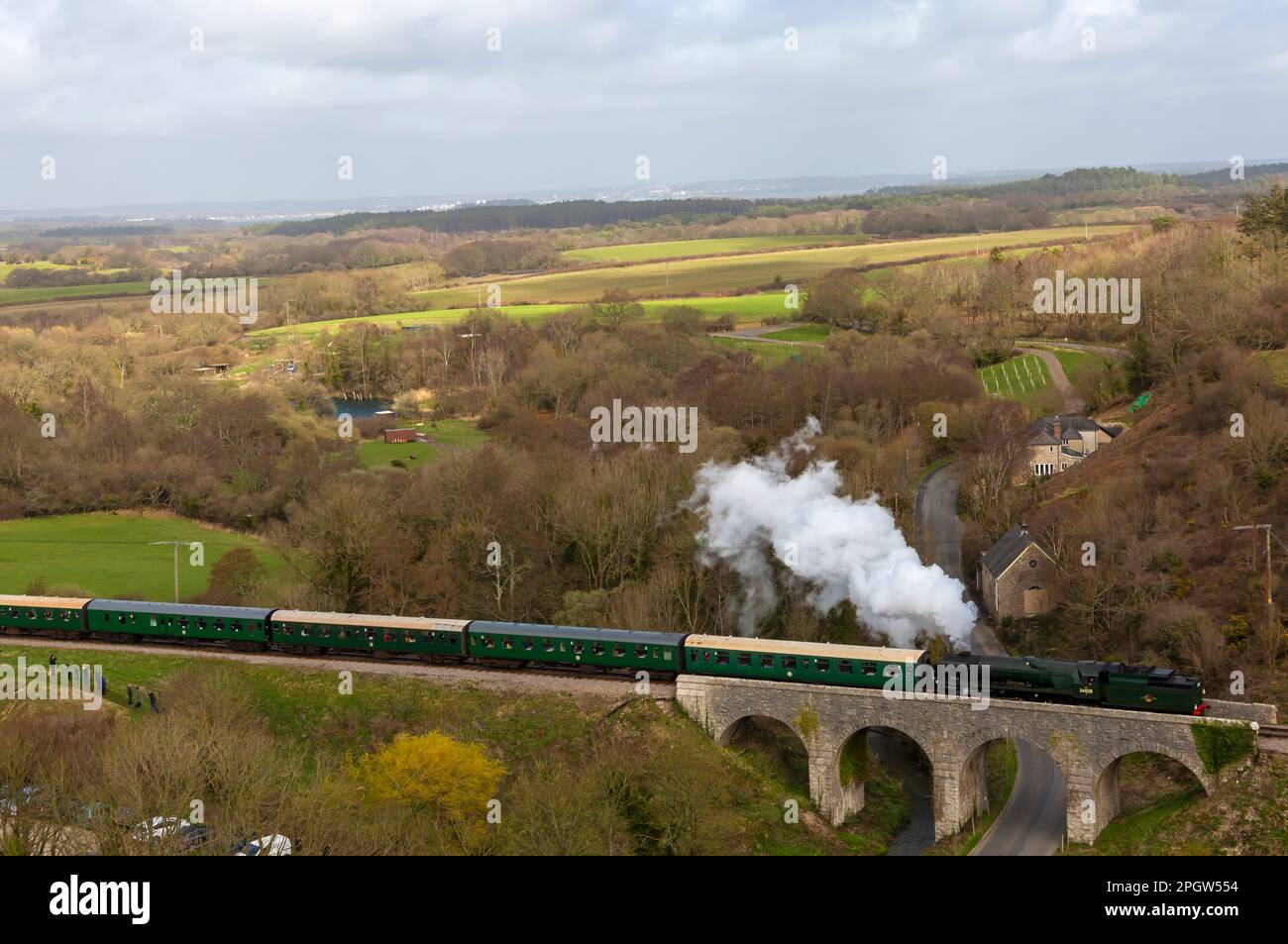 Corfe Castle Dorset, UK. 24th March 2023. Steam locomotive Eddystone ...