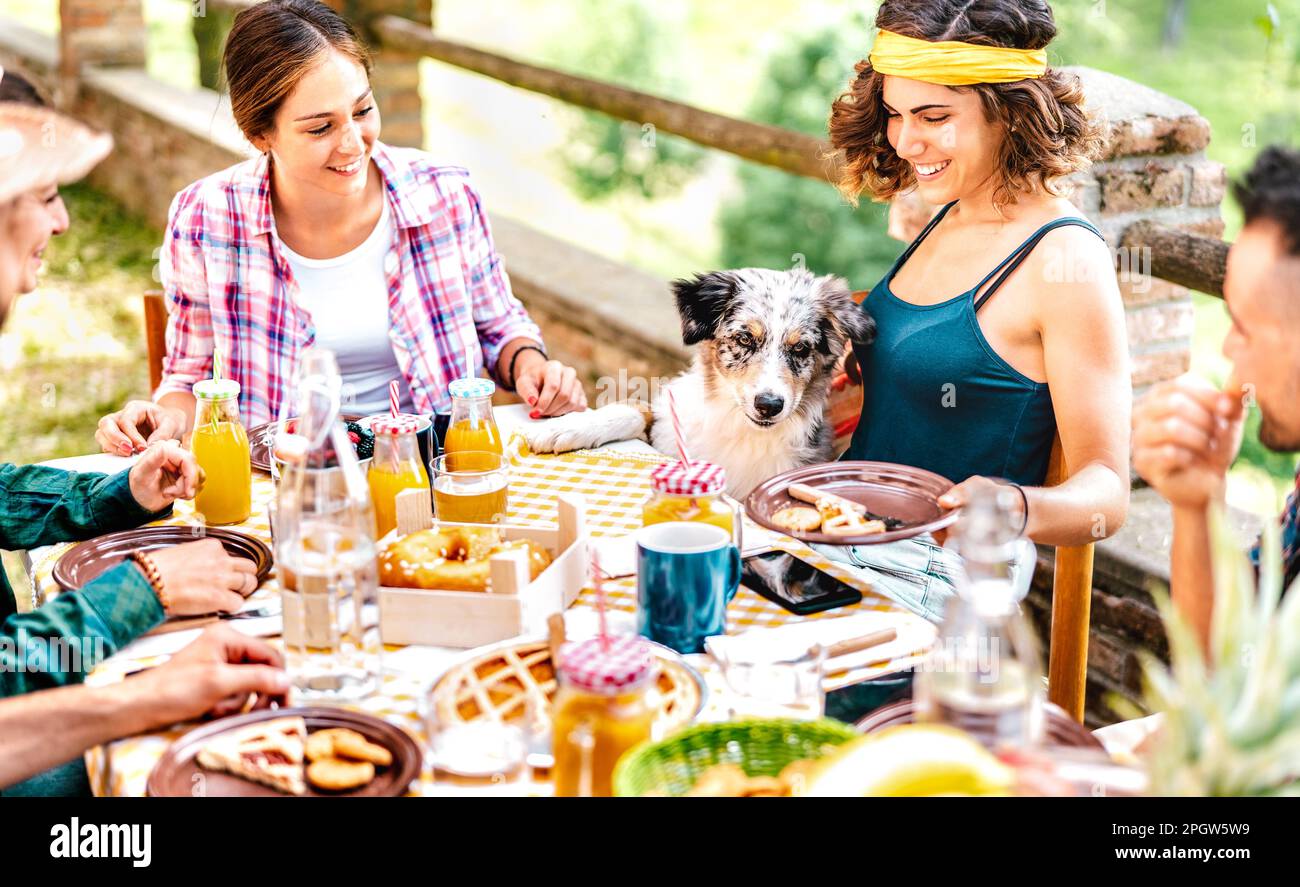 Unplug restaurant hi-res stock photography and images - Alamy