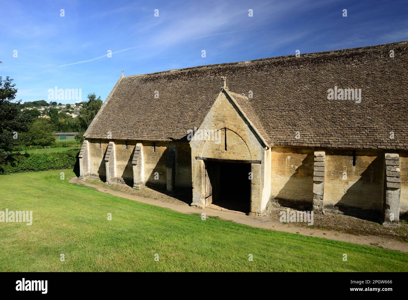 14th century tithe barn hi-res stock photography and images - Alamy