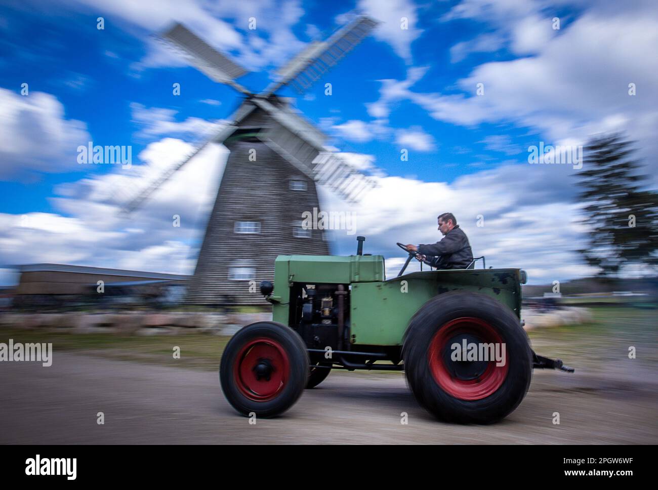 Alt Schwerin, Germany. 24th Mar, 2023. With the O & K diesel tractor SA ...