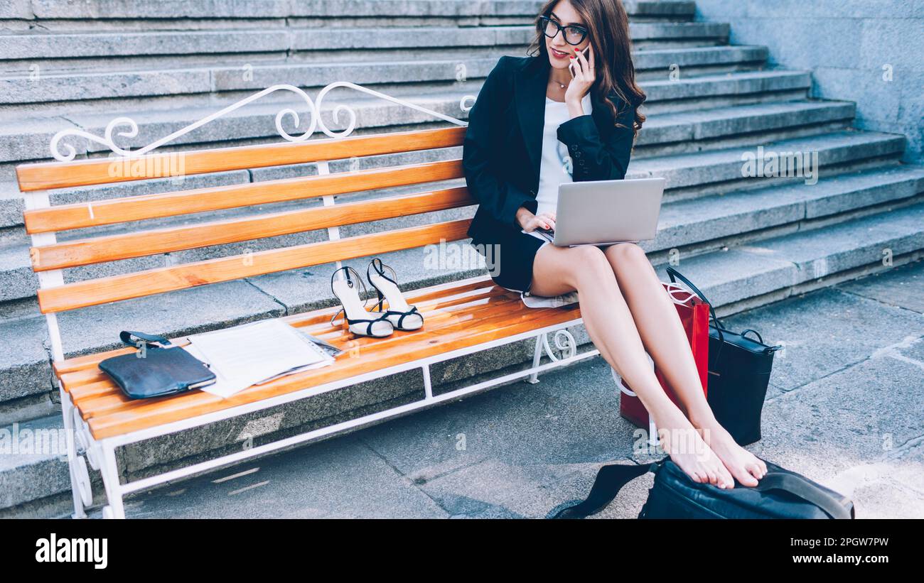 Outdoor office sitting hi-res stock photography and images - Alamy