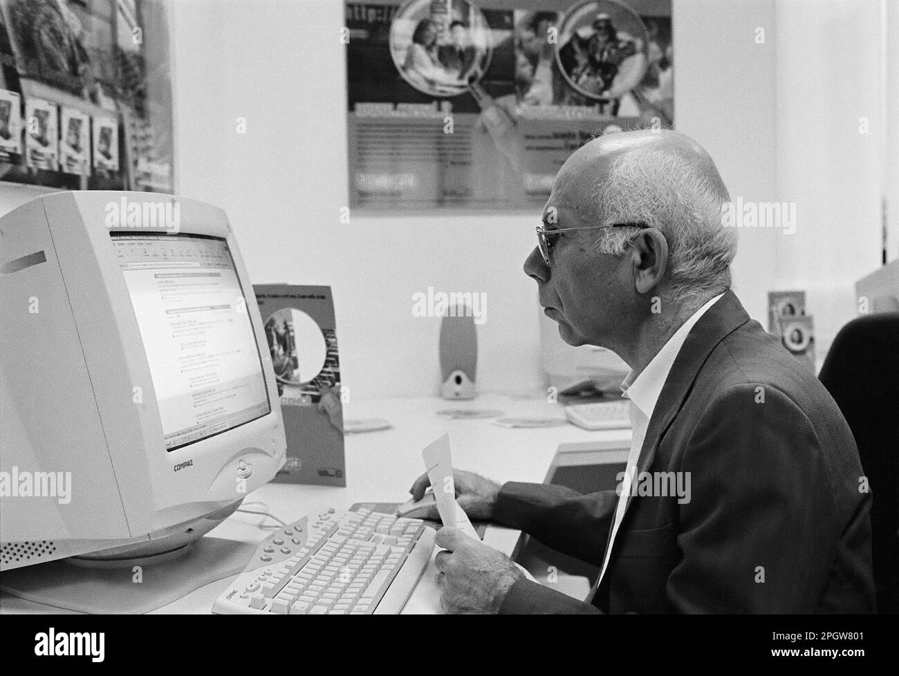 Computer 2000 Black and White Stock Photos & Images - Alamy