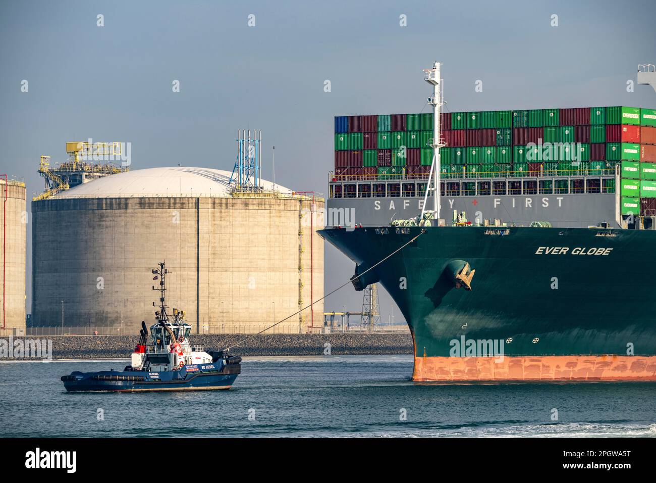 LNG import terminal tanks for liquid natural gas in the seaport of Rotterdam, harbour tug brings ...