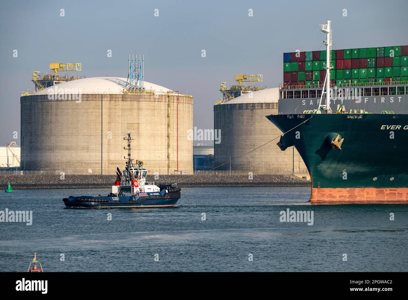 LNG import terminal tanks for liquid natural gas in the seaport of Rotterdam, harbour tug brings ...