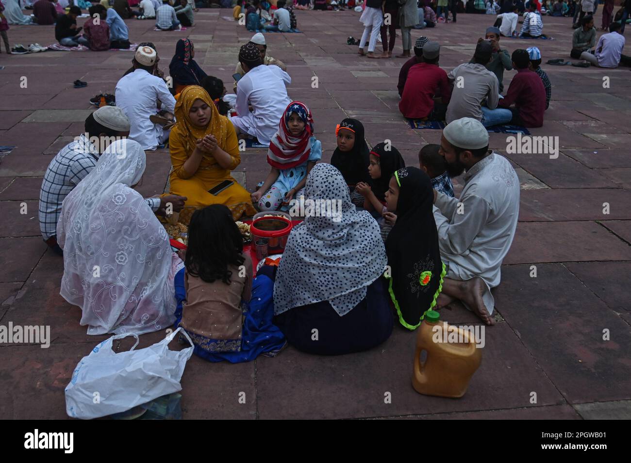 Ramadan india family hi-res stock photography and images - Alamy