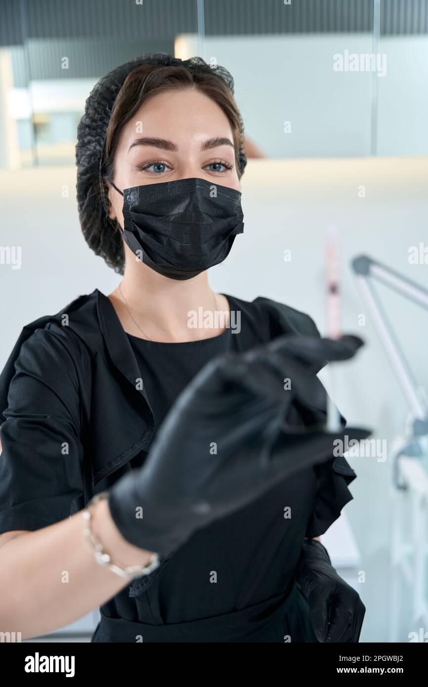 Portrait of pretty woman working in beauty salon Stock Photo - Alamy