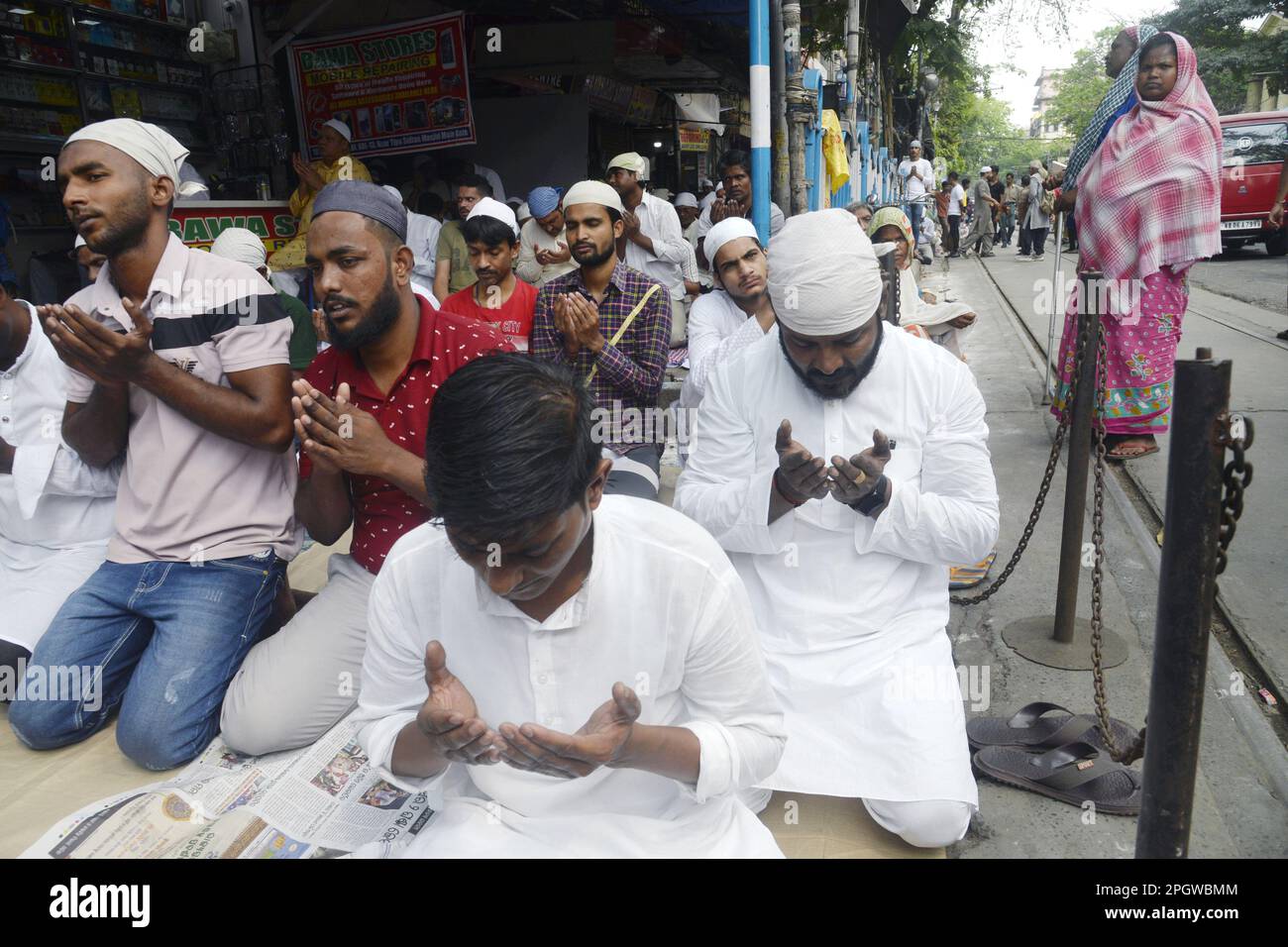 Indian muslim in kolkata hi-res stock photography and images - Alamy