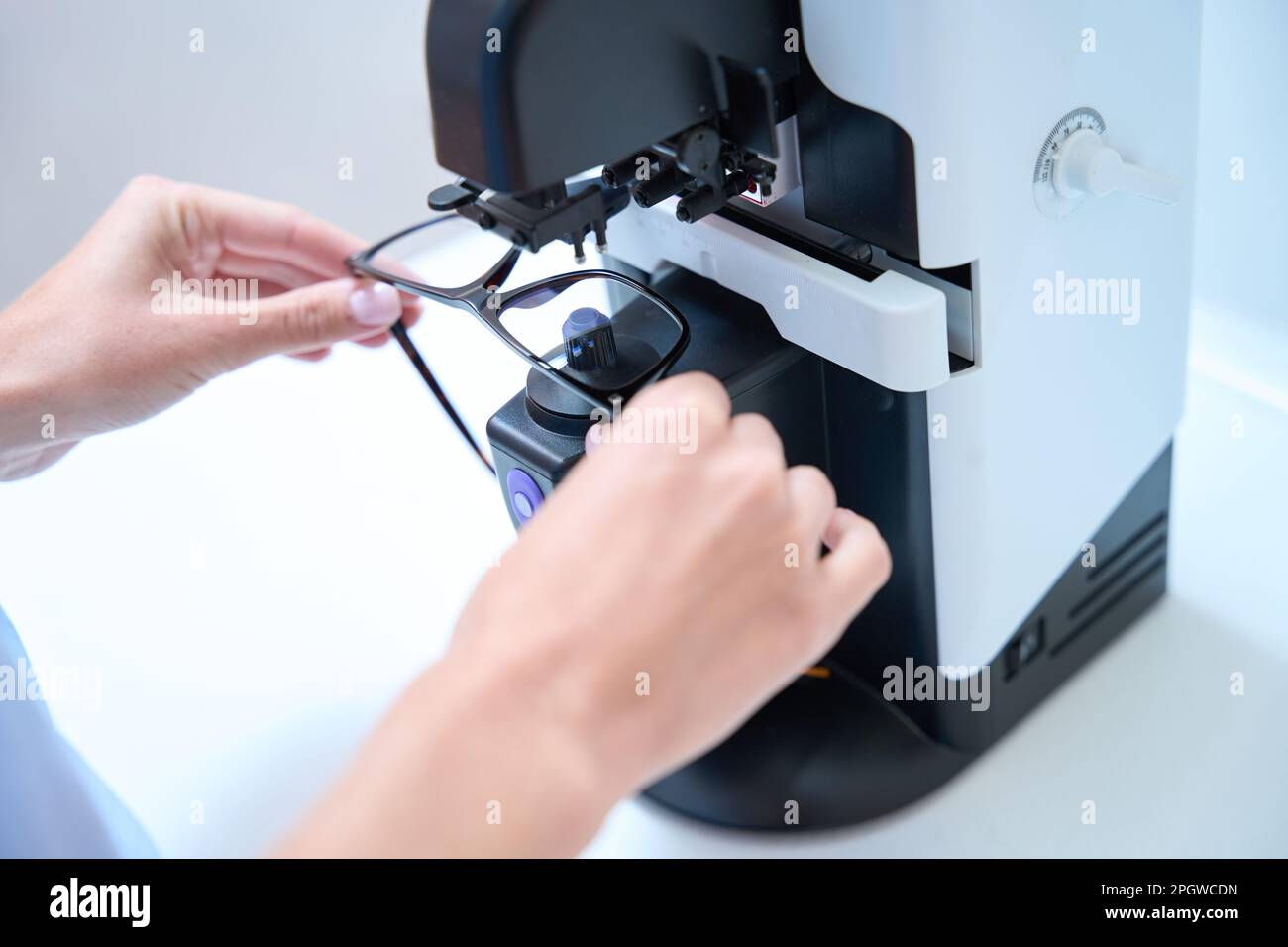 Lens making process hi-res stock photography and images - Alamy