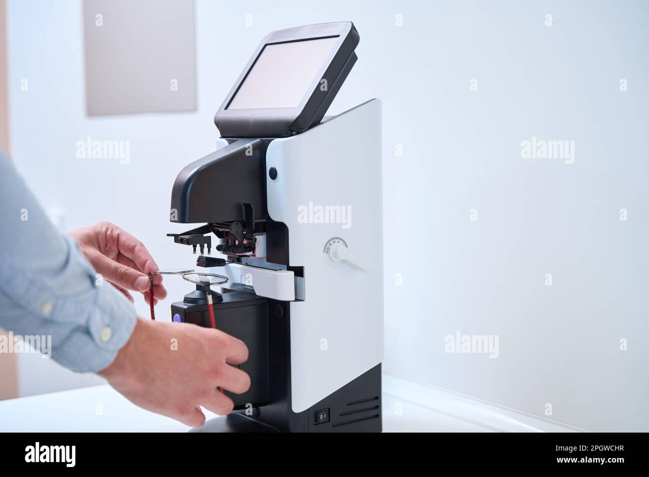 Lens making process hi-res stock photography and images - Alamy