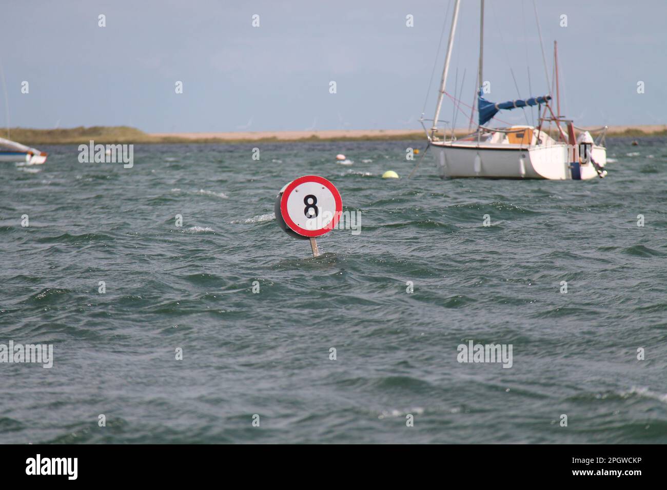 A Boat Speed Restriction Sign in a Coastal Harbour Stock Photo - Alamy