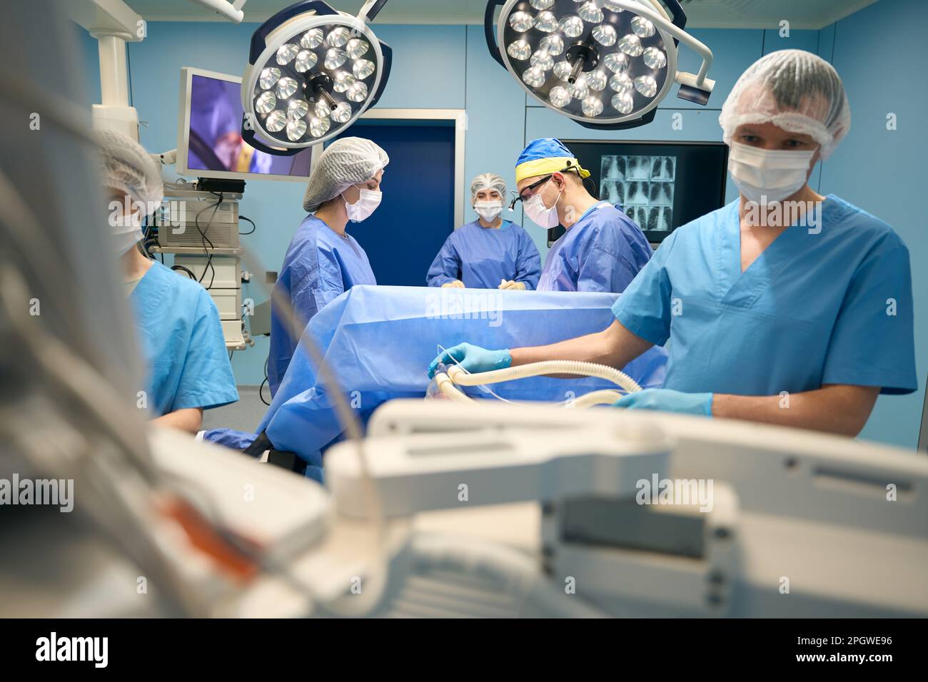 Anesthesiologist at work in a modern operating room Stock Photo - Alamy