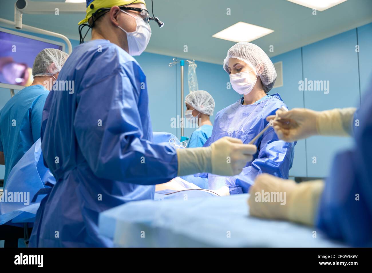 Teamwork of the operating team at the surgical table Stock Photo - Alamy