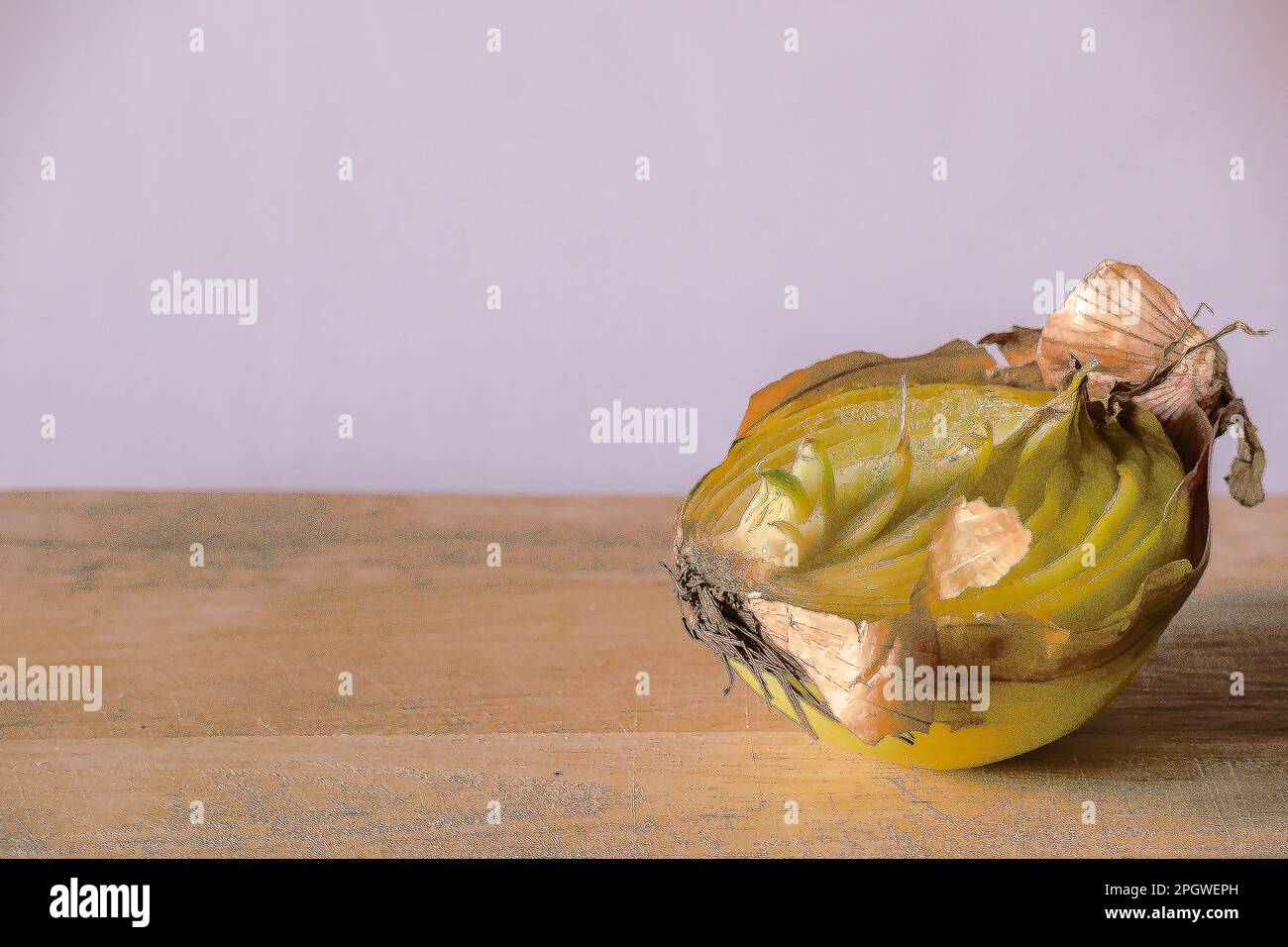 Onion, sliced and placed on a wooden slab Stock Photo - Alamy