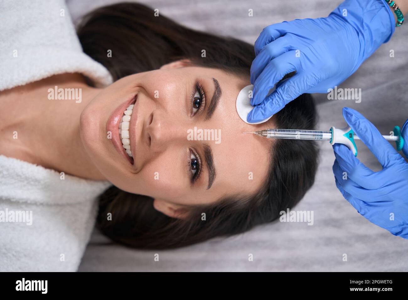Cosmetologist doing cosmetic procedures for face, skin nutrition Stock ...
