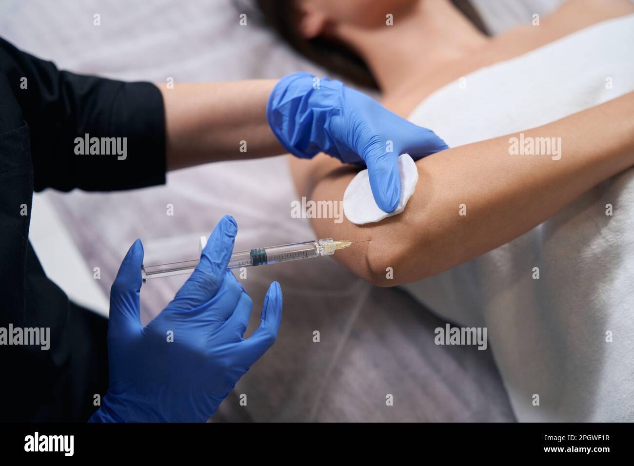 Medic doing injections in salon to beautiful woman Stock Photo - Alamy