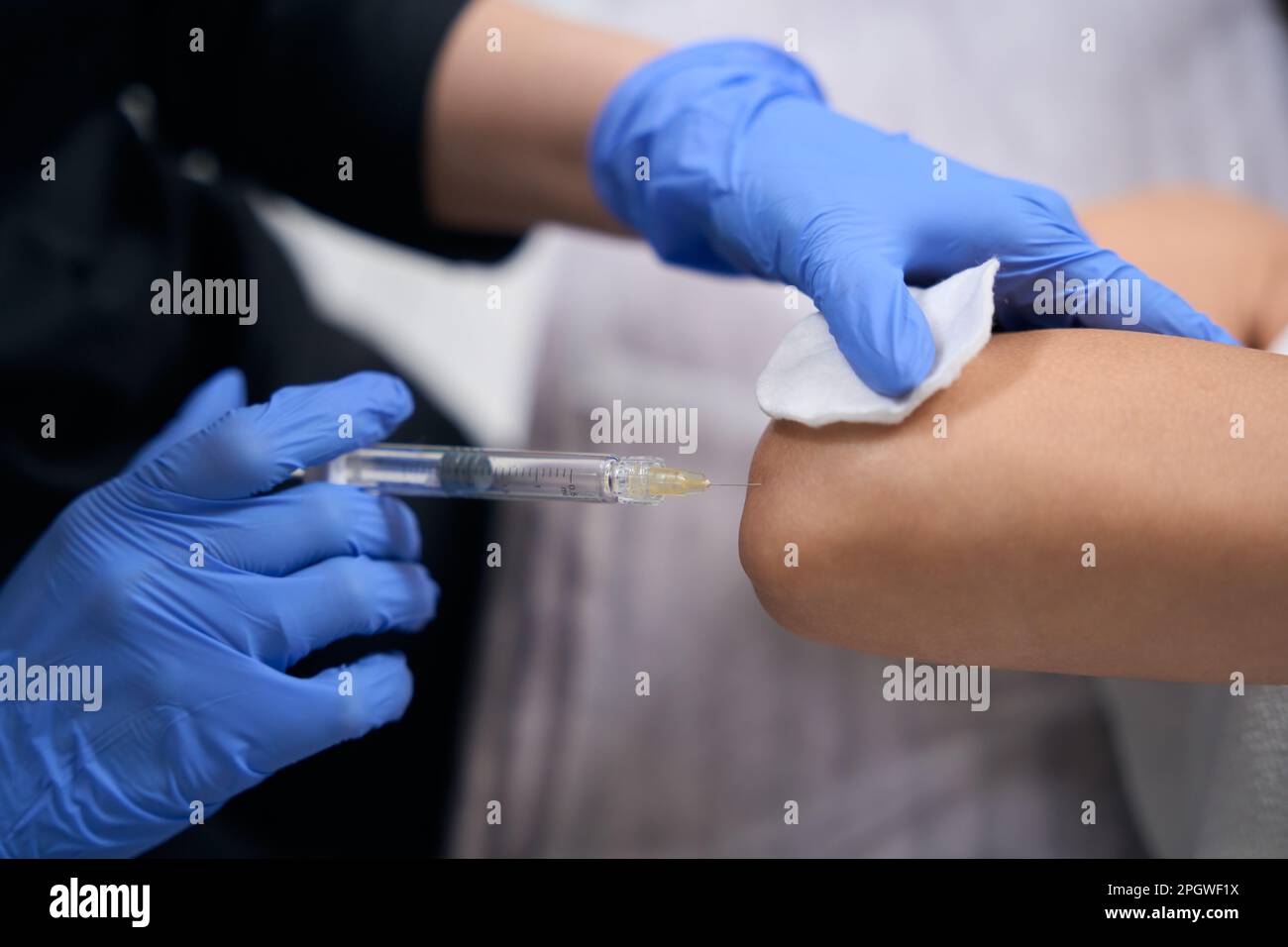 Medic doing injections in salon to female Stock Photo - Alamy